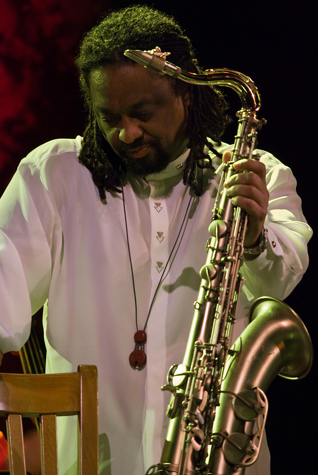 La magia del mentalista Francesco Tesei e le atmosfere jazz di Chico ...